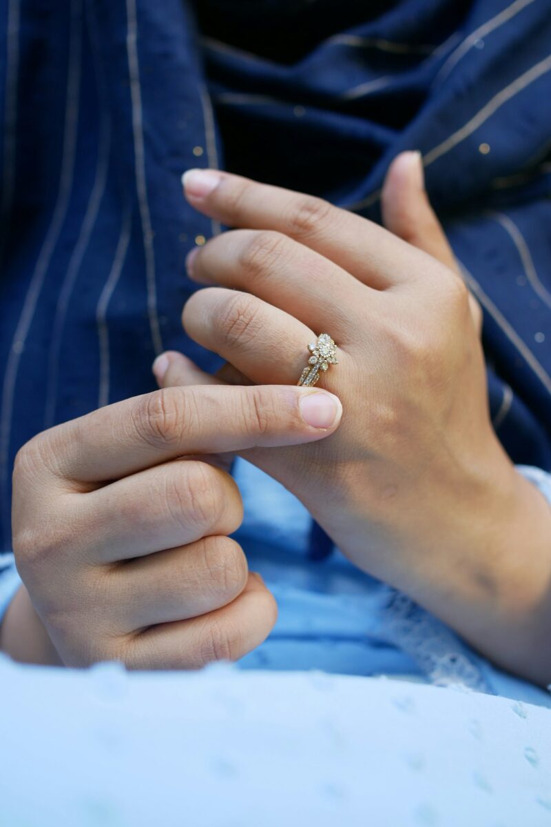 5 Useful Tips to Remove Wedding Ring Stuck on Finger - WithLoveLive