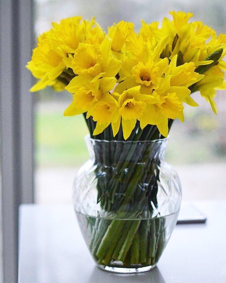 19 Spring Floral Arrangement Ideas - WithLoveLive