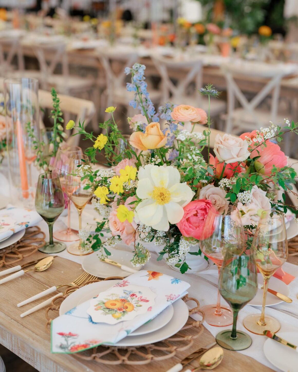 17 Lovely Spring Wedding Centrepiece Ideas - WithLoveLive