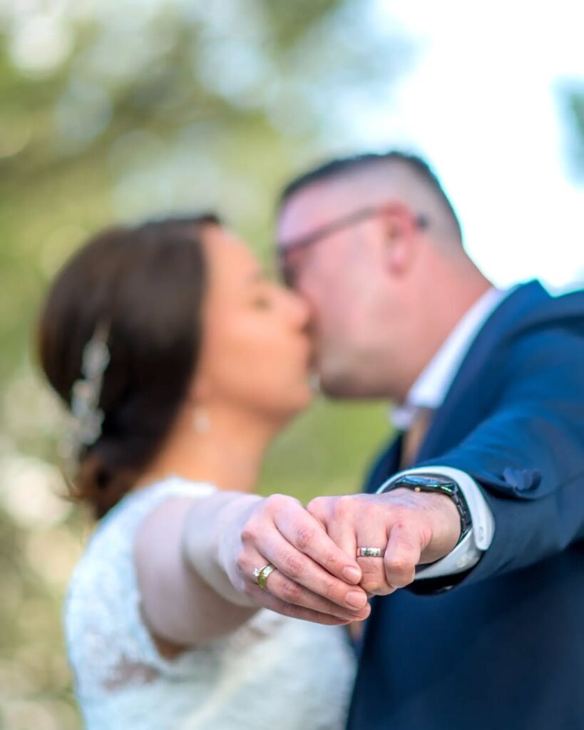 15 Cute Wedding Couple Poses to Inspire You - WithLoveLive