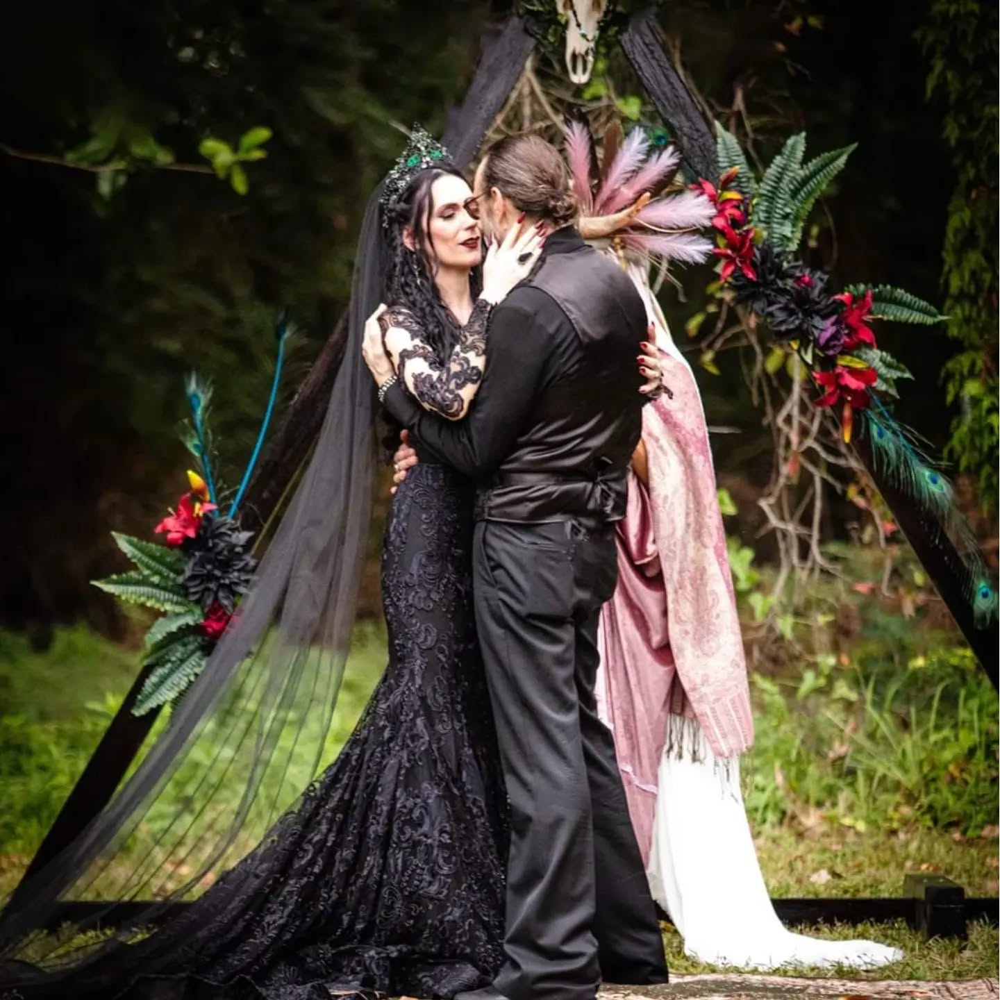 17 Cute Romantic Goth Wedding Ideas - WithLoveLive
