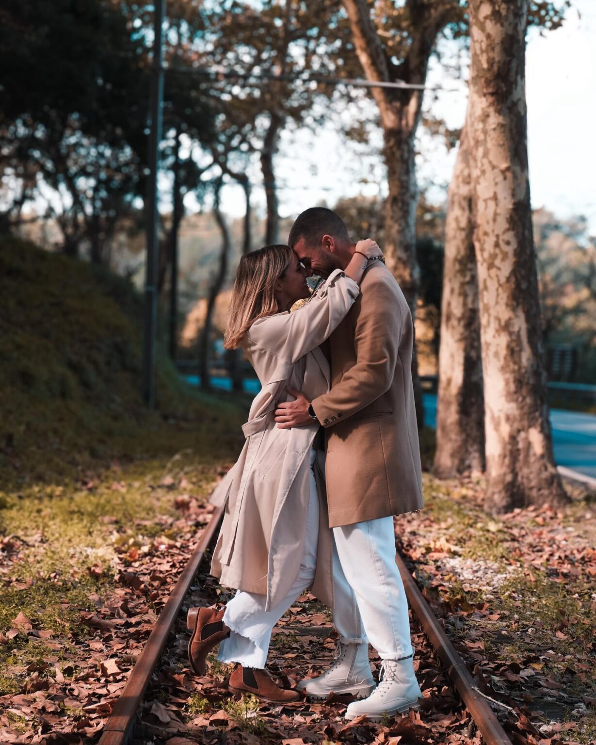 15 Cute Fall Couples Photoshoot Ideas - WithLoveLive