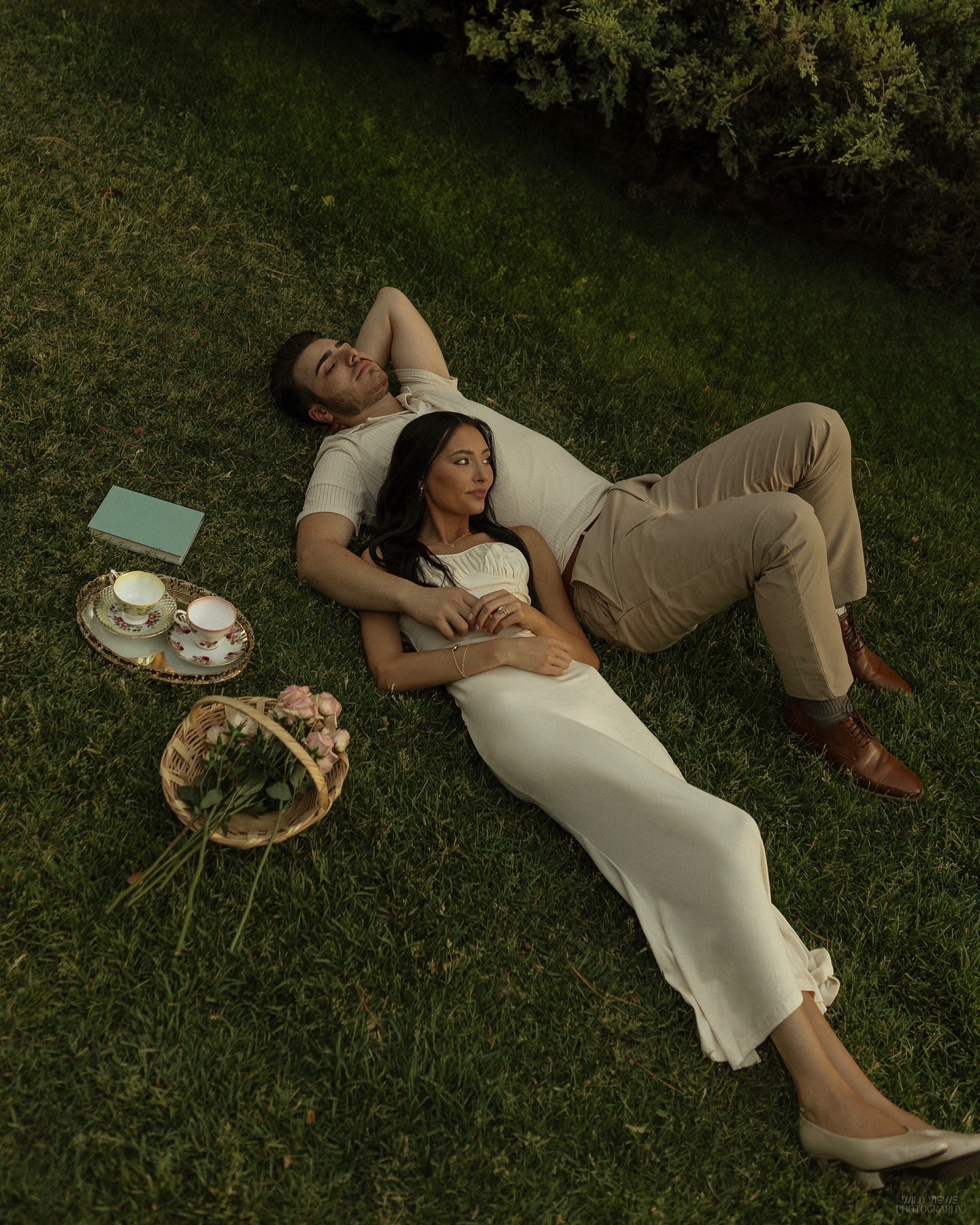 17 Beautiful Engagement Pose Ideas You Can Copy Now - WithLoveLive