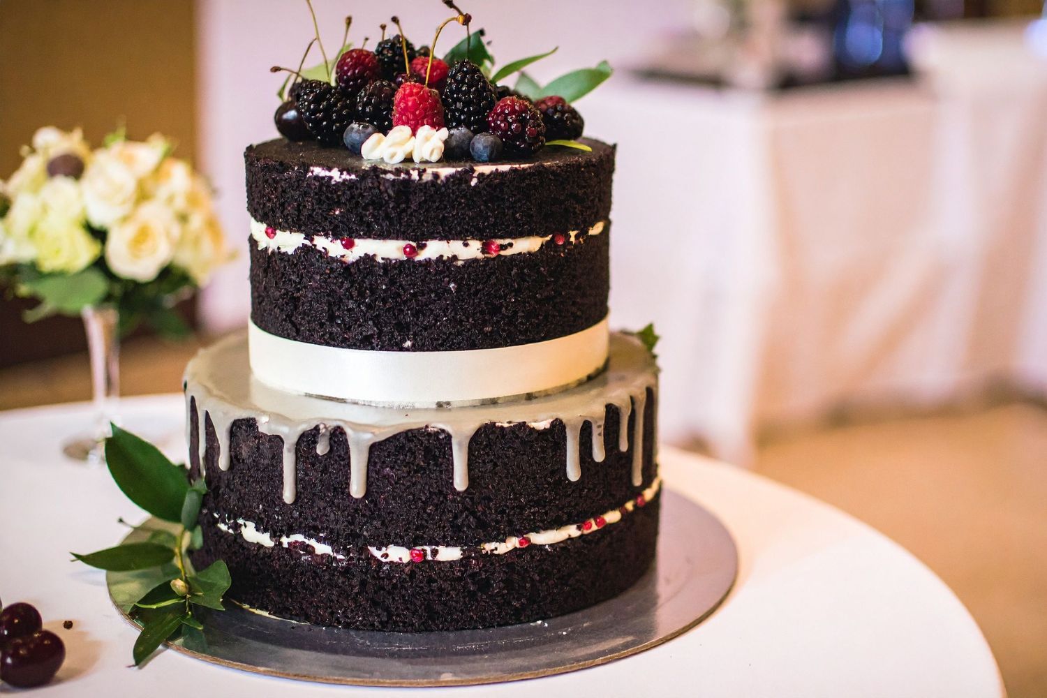 15 Moody Wedding Cake Designs You'll Love - WithLoveLive