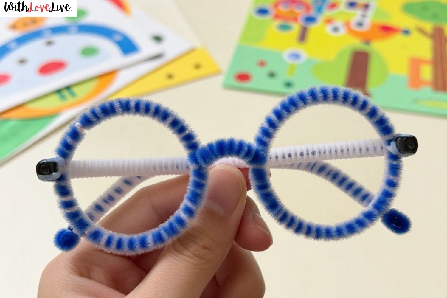 15 Easy Pipe Cleaner Craft Tutorials - WithLoveLive